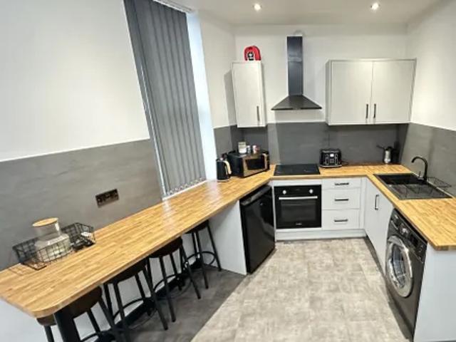 Chester Road, Trafford, M16 0QW, United Kingdom | 2 bed apartment for rent #167641740 | Rentberry