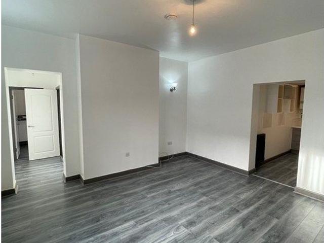 Chester Street, Leigh WN7, 2 bed flat to rent, £850 pcm | PrimeLocation