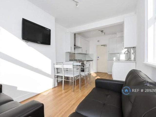 Chesterfield Gardens, London, N4 5 bed terraced house to rent £4,445 pcm £1,026 pw