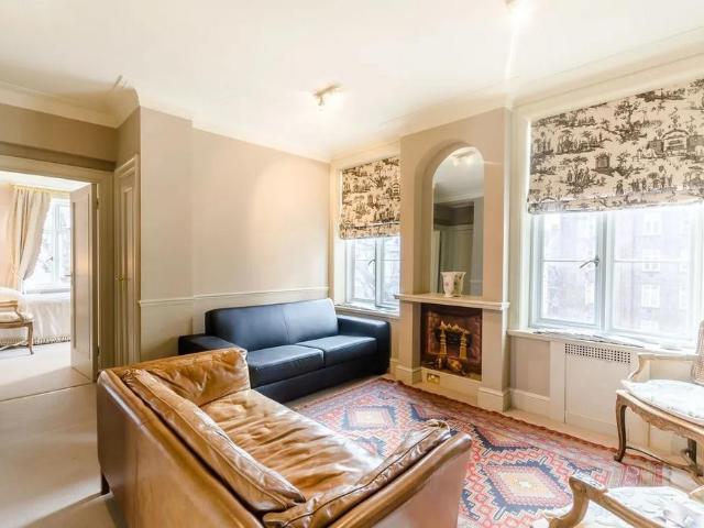 Chesterfield Gardens, london W1J 2 bed flat to rent £4,767 pcm £1,100 pw