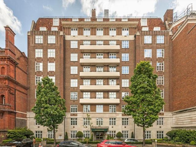 Chesterfield Gardens, London W1J 2 bed flat to rent £5,417 pcm £1,250 pw