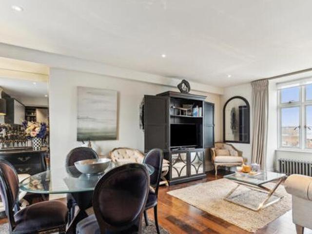 Chesterfield House, Chesterfield Gardens, 2 Bedroom Flat