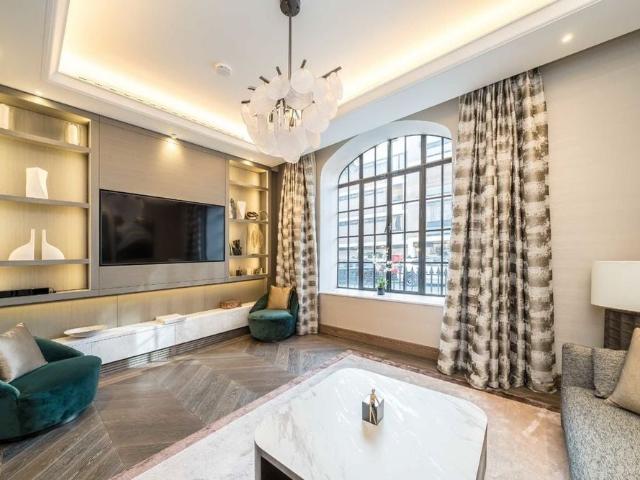 Chesterfield Hill, Mayfair, W1J