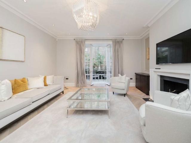 Chesterfield Hill, Mayfair, W1J