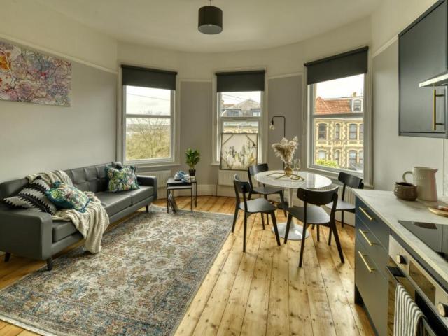Chesterfield Road, Bristol, BS6 4 bed apartment to rent £3,200 pcm £738 pw