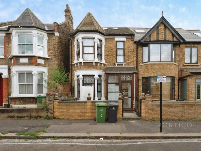 Chesterfield Road, E10 6 bed semi detached house to rent £3,500 pcm £808 pw