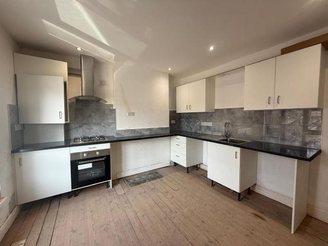 Chesterfield Road North, Mansfield NG19, 2 bed flat to rent, £750 pcm | PrimeLocation