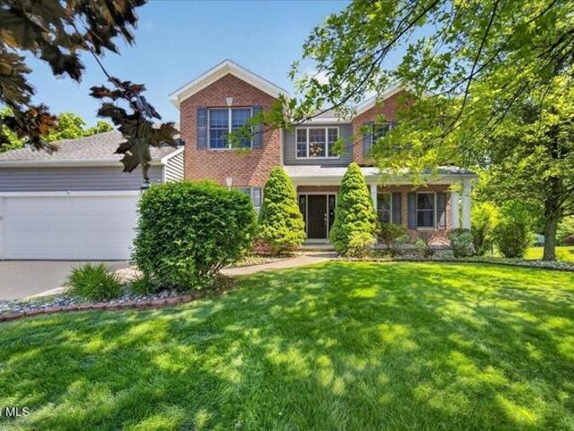 Chesterwood Dr, Selkirk, Home For Sale