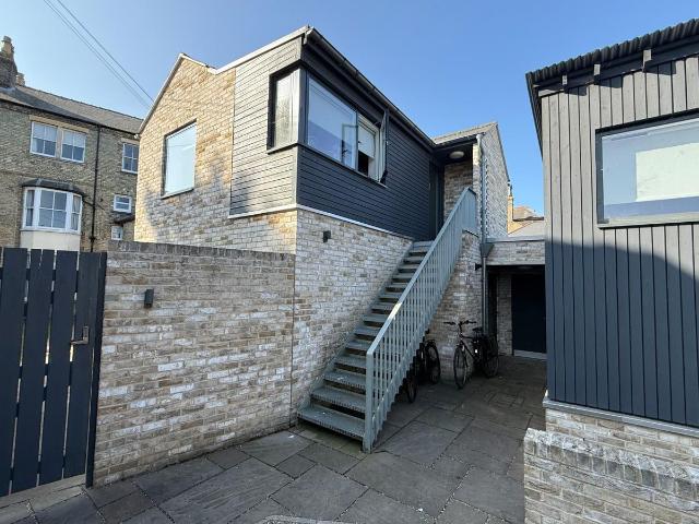 Chesterton Road, Cambridge CB4, 1 bed flat to rent, £1,500 pcm | PrimeLocation