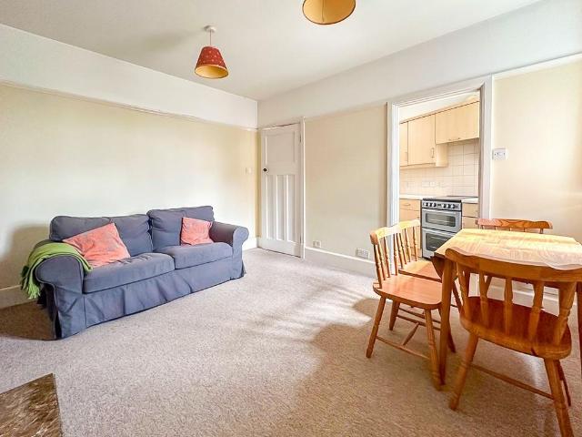 Chesterton Road, Cambridge CB4 2 bed flat to rent £1,600 pcm £369 pw