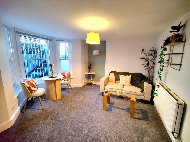 Chesterton Road, London, W10 1 bed apartment to rent £2,190 pcm £505 pw