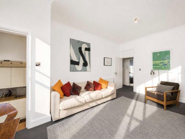 Chesterton Road, London W10 1 bed flat to rent £2,400 pcm £554 pw