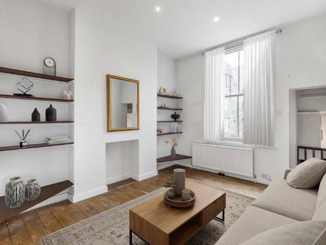 Chesterton Road, London W10 1 bed flat to rent £2,100 pcm £485 pw
