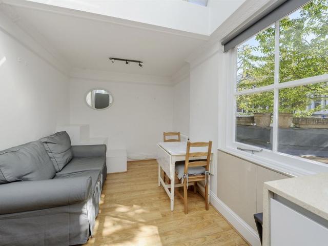 Chesterton Road, W10