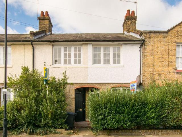 Chesthunte Road, Tottenham, London, N17 2 bed house to rent £2,250 pcm £519 pw