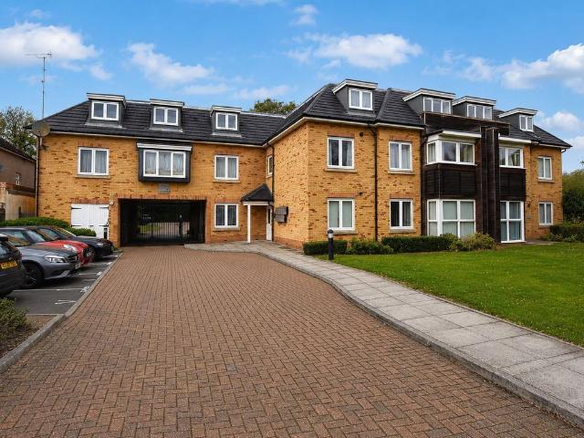 Chestlands Court, Hillingdon UB10, 1 bed flat to rent, £1,500 pcm | PrimeLocation
