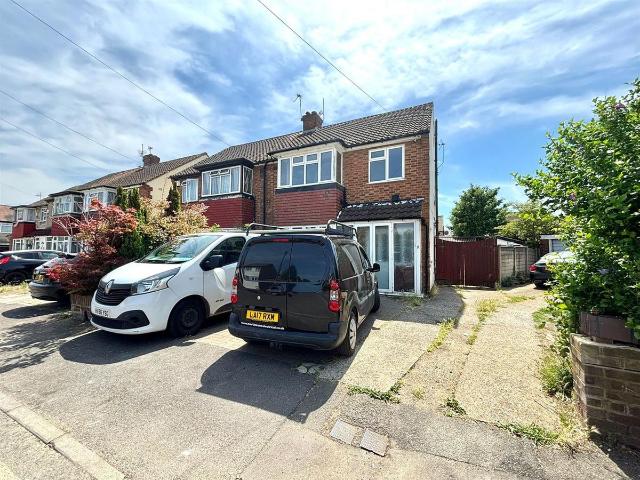 Chitterfield Gate, Sipson, West Drayton UB7, 4 bed semi detached house to rent, £2,400 pcm | PrimeLocation
