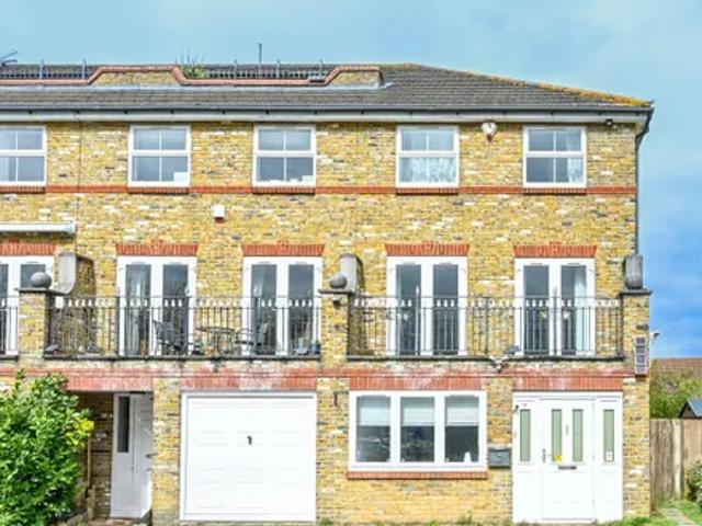 Chivenor Grove, London, KT2 5GE, United Kingdom | 5 bed townhouse for rent #167779669 | Rentberry