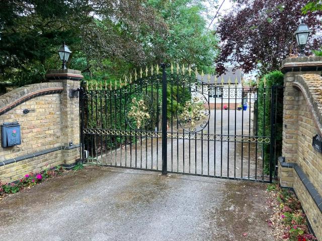 Chivers Road, Brentwood CM15, 2 bed flat to rent, £1,400 pcm | PrimeLocation