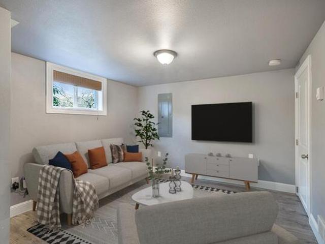 Chic Alberta apartment near Portland Farmers Market