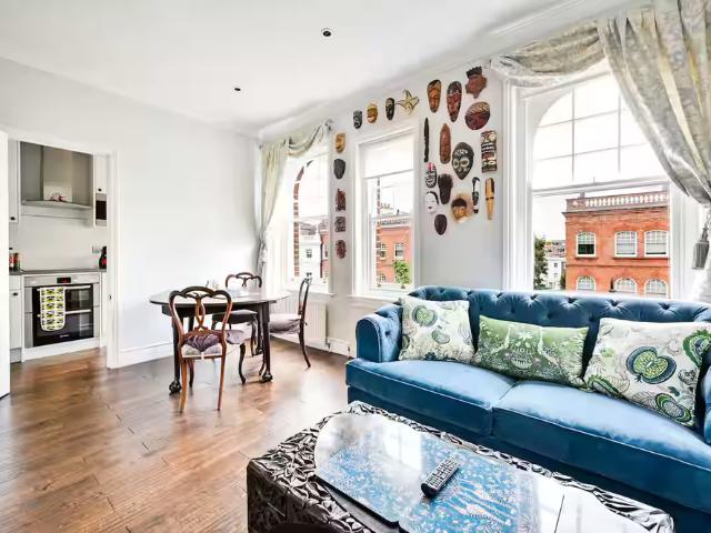 Chic Chelsea escape by the river