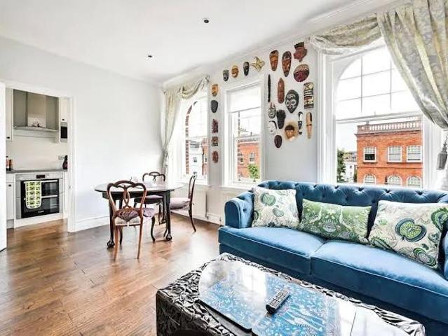 Chic Chelsea flat by the River
