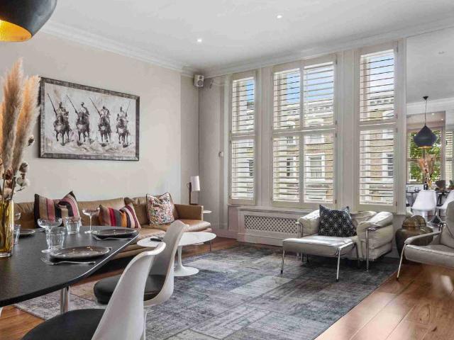 Chic Chelsea home with two terraces