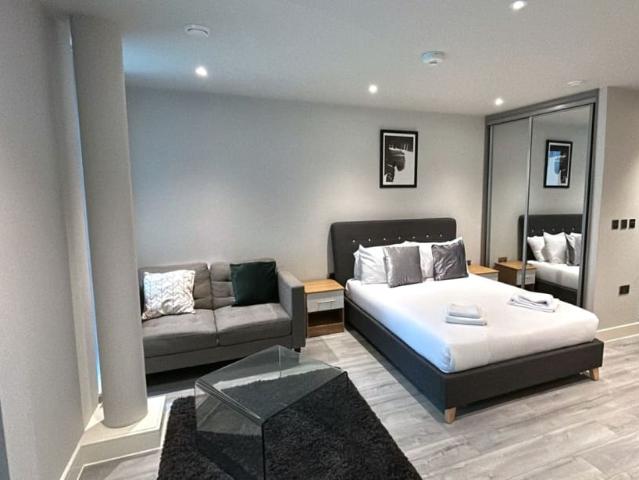 Chic Studio in Bracknell at convenient location free parking