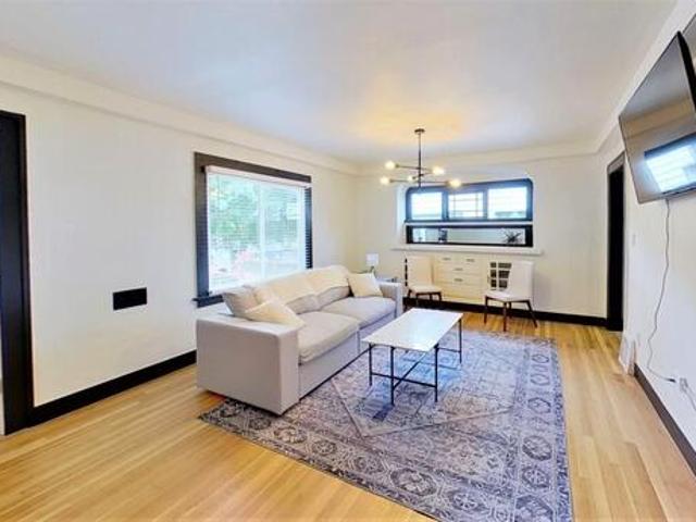 Chic & updated Piedmont home steps from Peninsula Park