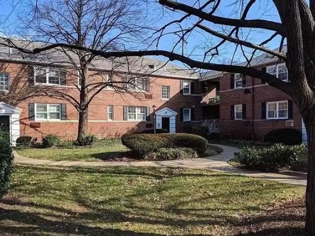 Chic 1 Bed/1 Bath Condo in Prime Arlington Location Availabl.