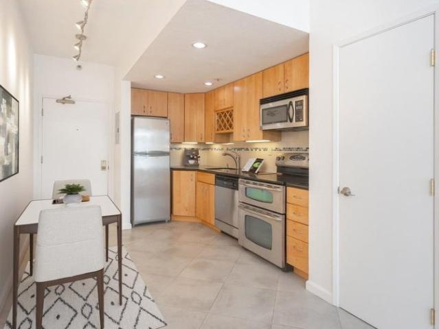 Chic 1 Bed Bath Condo in San Francisco_$_Avail. 7