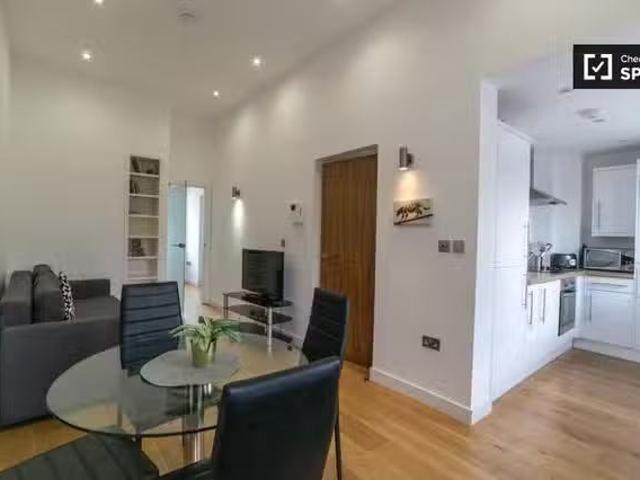 Chic 1 bedroom flat to rent in Islington, London