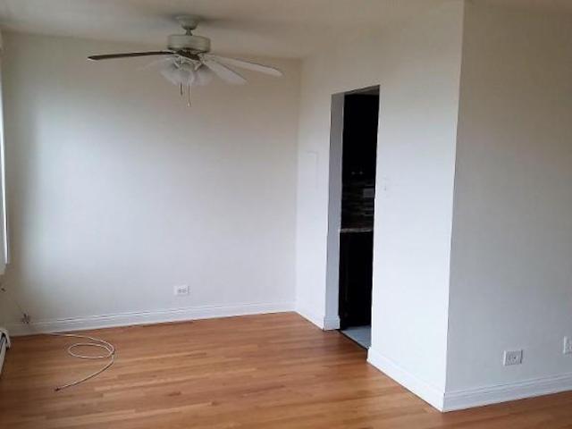 Chicago IL 60657 61687236