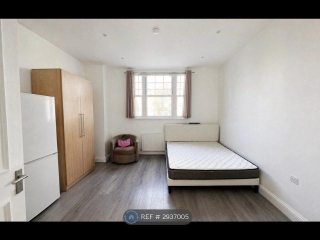 Chicksand House, London E1, 3 bed flat to rent, £1,050 pcm | PrimeLocation