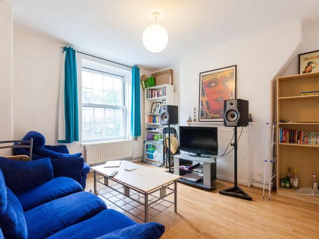 Chicksand Street, Brick Lane, London, E1 3 bed flat to rent £3,250 pcm £750 pw