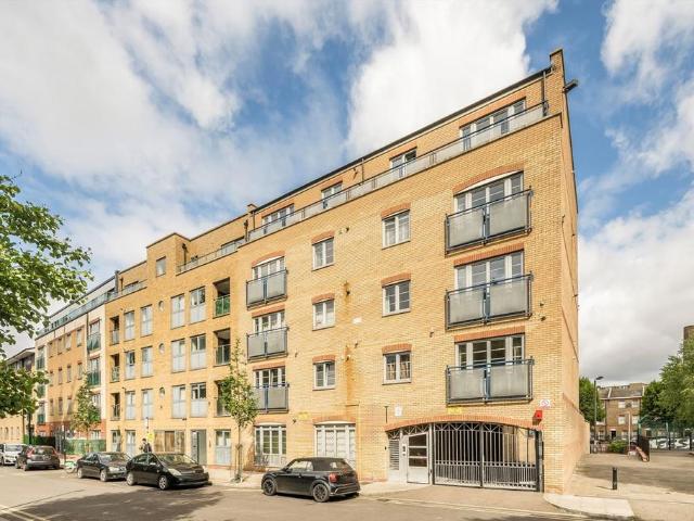 Chicksand Street, London E1 2 bed flat to rent £2,800 pcm £646 pw