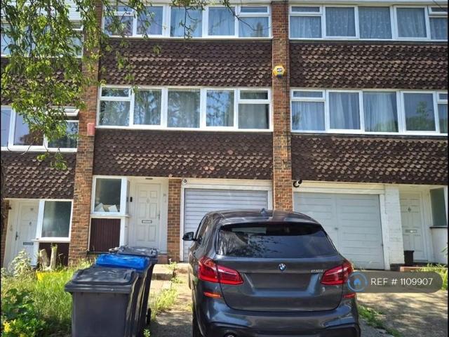 Chichele Gardens, Croydon, CR0 4 bed terraced house to rent £2,350 pcm £542 pw