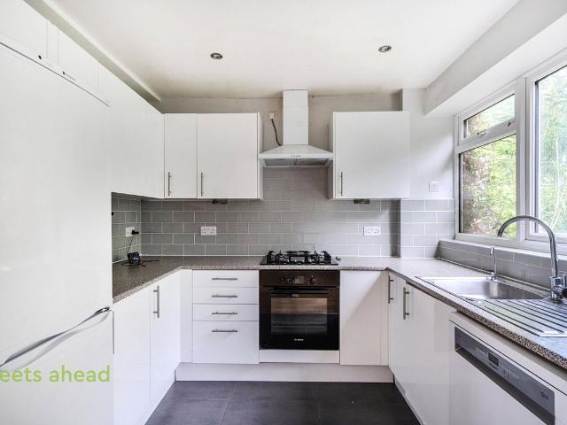 Chichele Gardens, Croydon CR0, 4 bed detached house to rent, £2,500 pcm | PrimeLocation