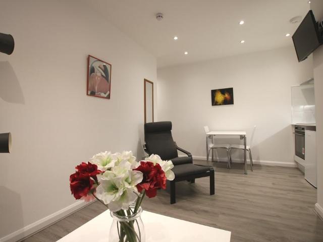 Chichele Road, London 1 bed flat to rent £1,750 pcm £404 pw