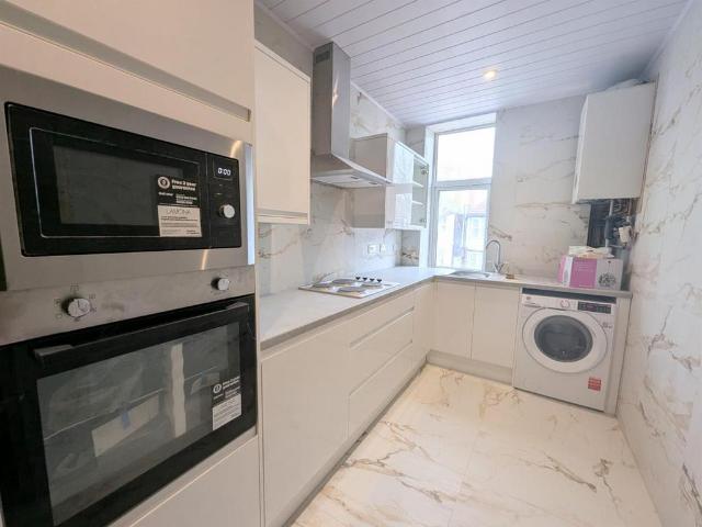 Chichele Road, London 2 bed flat to rent £1,920 pcm £443 pw