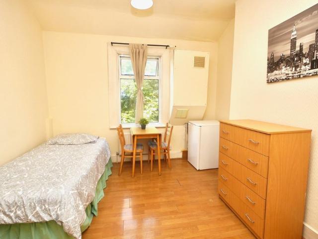 Chichele Road, Willesden Green NW2, Room to rent, £750 pcm | PrimeLocation