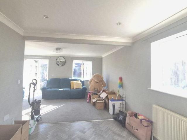 Chichester Close, Ashford TN23 3 bed semi detached house to rent £1,775 pcm £410 pw