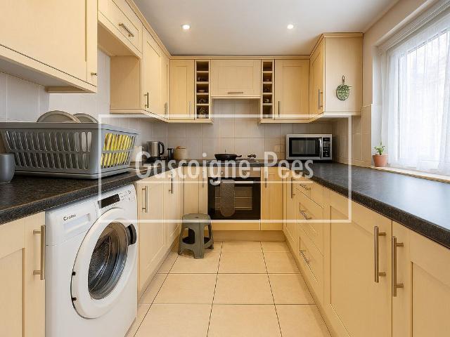 Chichester Court, Slough SL1, 1 bed property to rent, £1,200 pcm | PrimeLocation