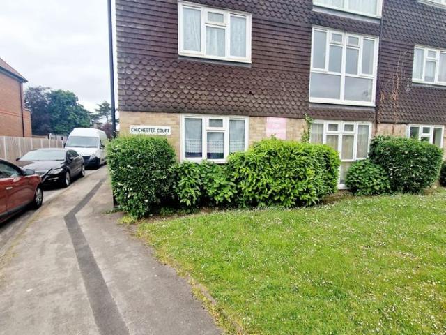 Chichester Court, Slough SL1, 2 bed flat to rent, £1,500 pcm | PrimeLocation