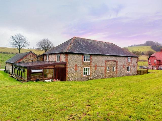 Chichester, PO18 2 bed barn conversion to rent £1,900 pcm £438 pw