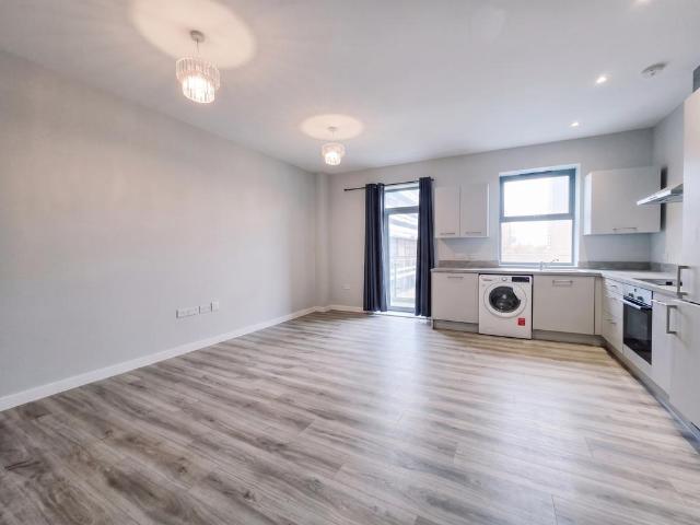 Chichester Road, Southend On Sea SS1 2 bed flat to rent £1,225 pcm £283 pw