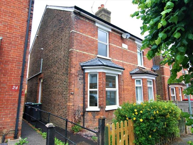 Chichester Road, Tonbridge TN9 2 bed semi detached house to rent £1,550 pcm £358 pw