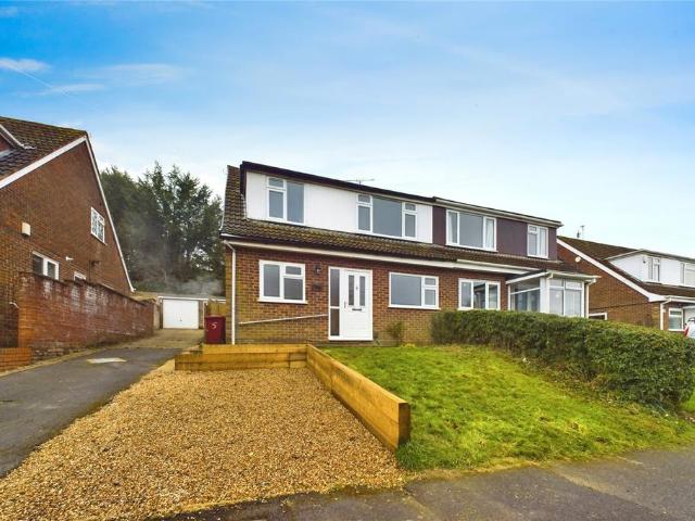 Chichester Road, Tilehurst, Reading. 3 bed semi detached house to rent £1,950 pcm £450 pw