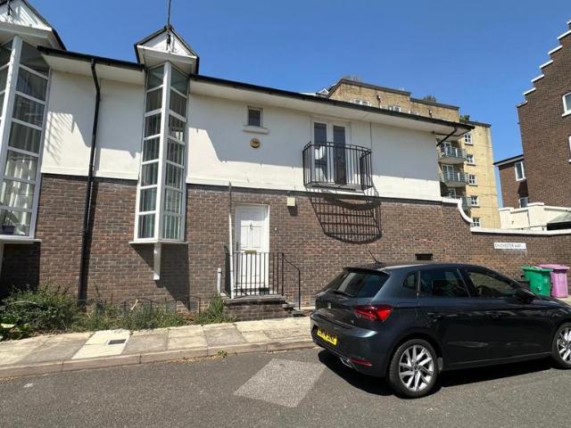Chichester Way, London E14 3 bed end of terrace house to rent £2,550 pcm £588 pw