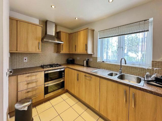 Chieftain Way, Cambridge, CB4 2 bed apartment to rent £1,550 pcm £358 pw